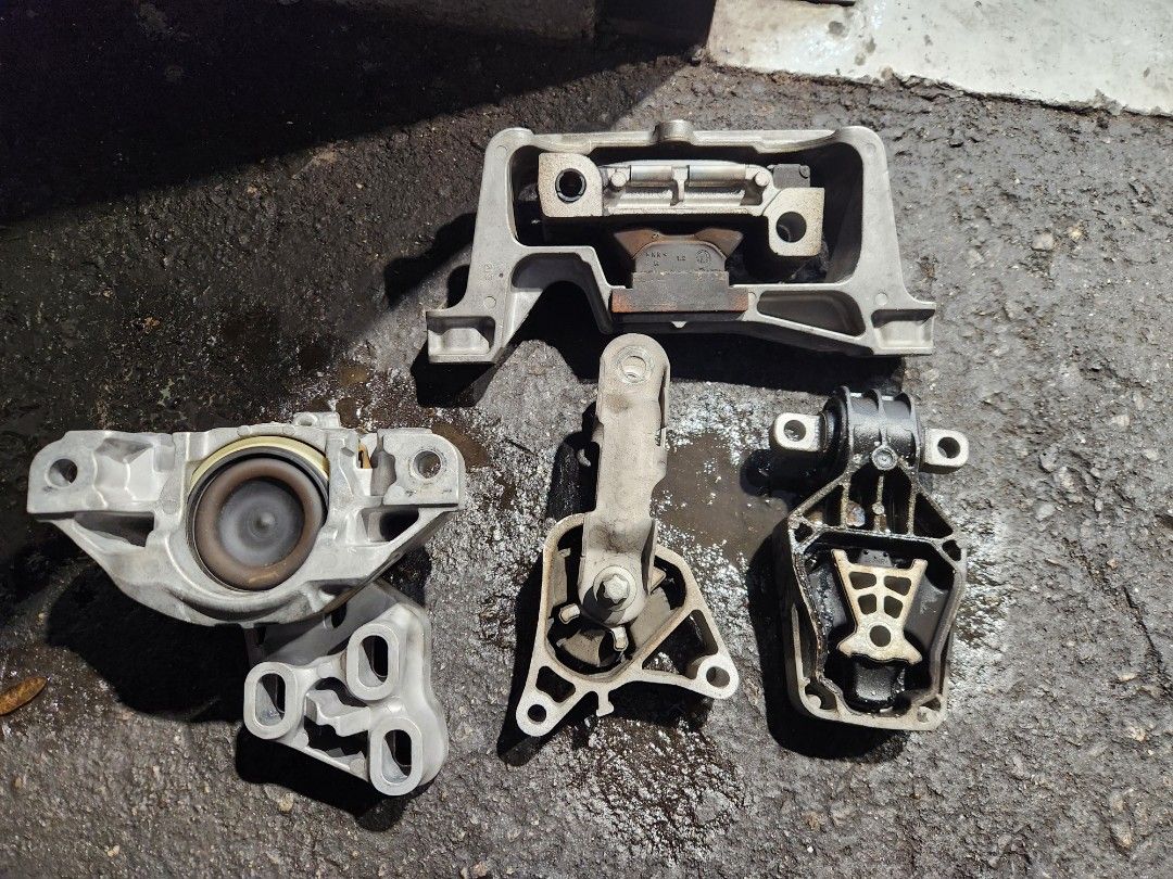 Mercedes-Benz W117 CLA180 Change Original Thermostat, Water Pump, Oil ...