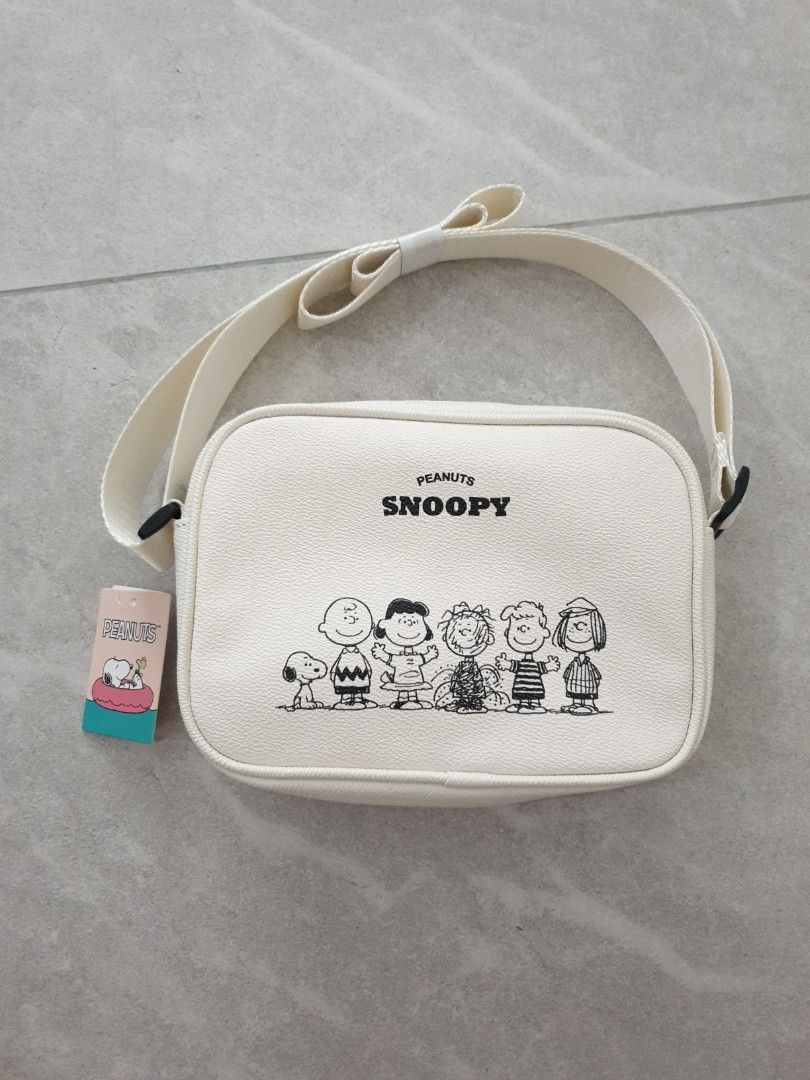 MINISO Snoopy Summer Travel Collection Crossbody Bag (Apricot), Women's ...