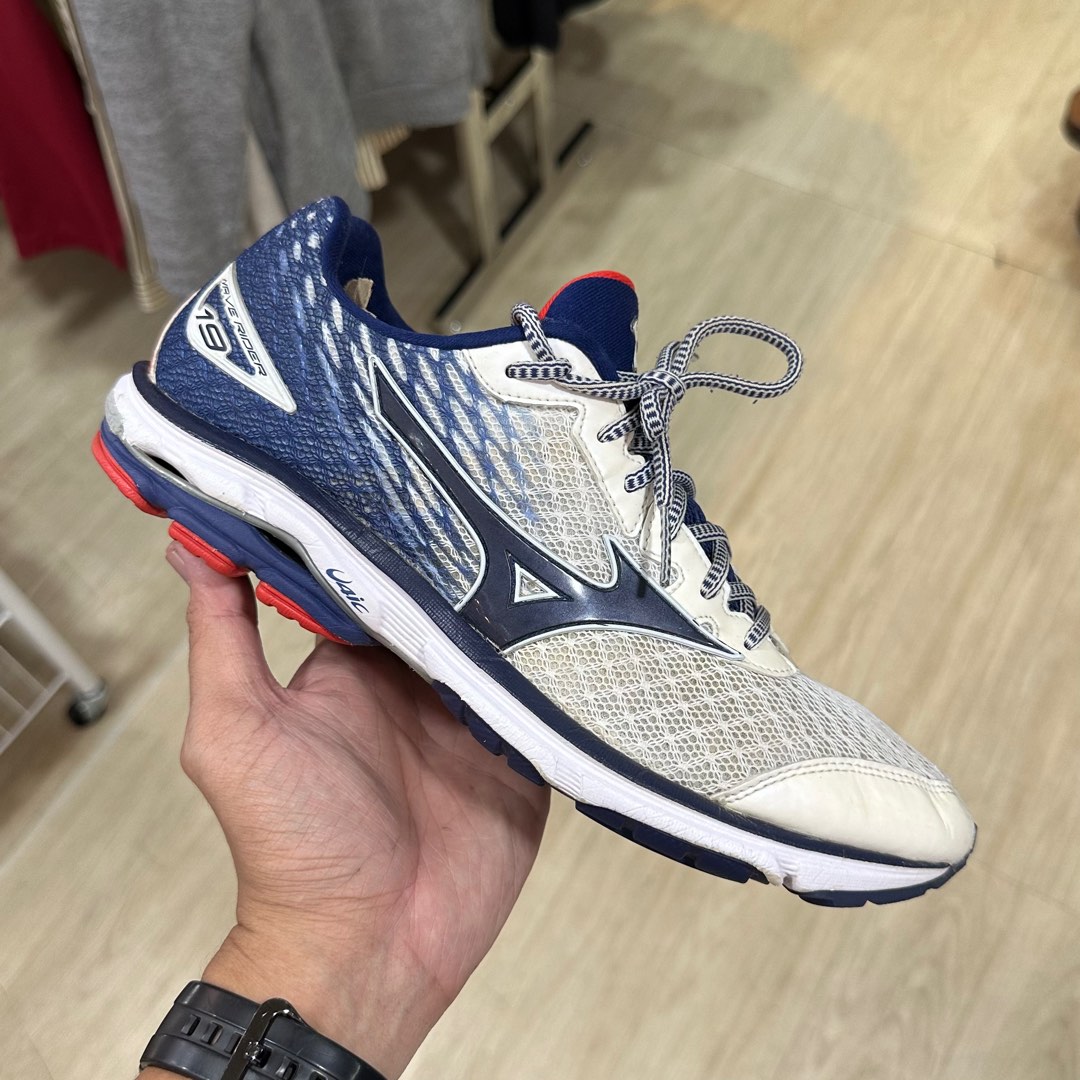 Mizuno Wave Rider 19, Men's Fashion, Footwear, Sneakers on Carousell
