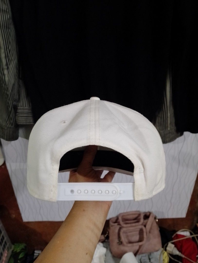NIKE TRIPLE WHITE SNAP BACK CAP, Men's Fashion, Activewear on Carousell