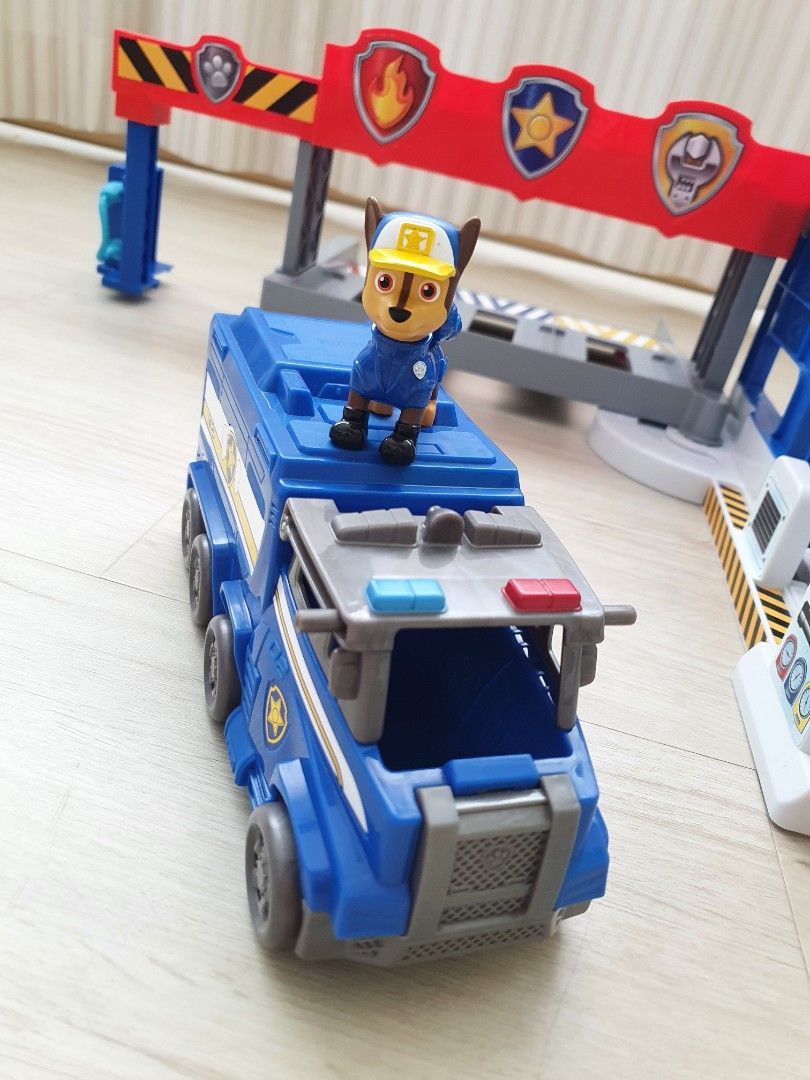 Paw Patrol Big Rig Trucks Highway Rescue playset with Chase vehicle ...