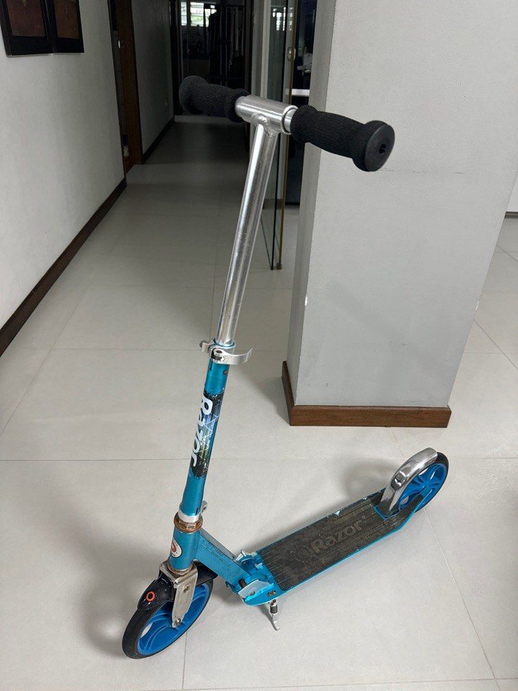 Razor kick Scooter (foldable), Sports Equipment, Other Sports Equipment ...