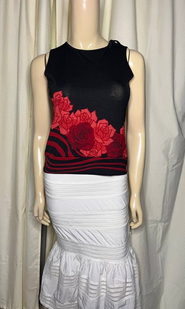 Red rose top, Women's Fashion, Tops, Sleeveless on Carousell