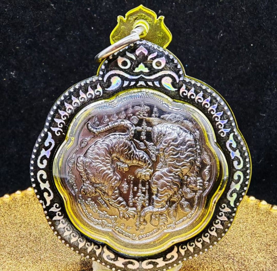 Rian Thi Raluk Phapa Phaya Lingyan 兩極斷頭虎, Hobbies & Toys, Collectibles ...