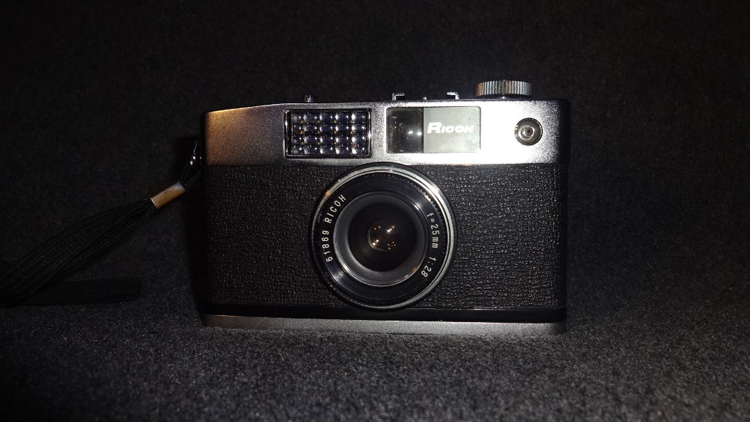 Ricoh Caddy Half Frame film camera with Ricoh 1:2.8 f=25 mm lens ...