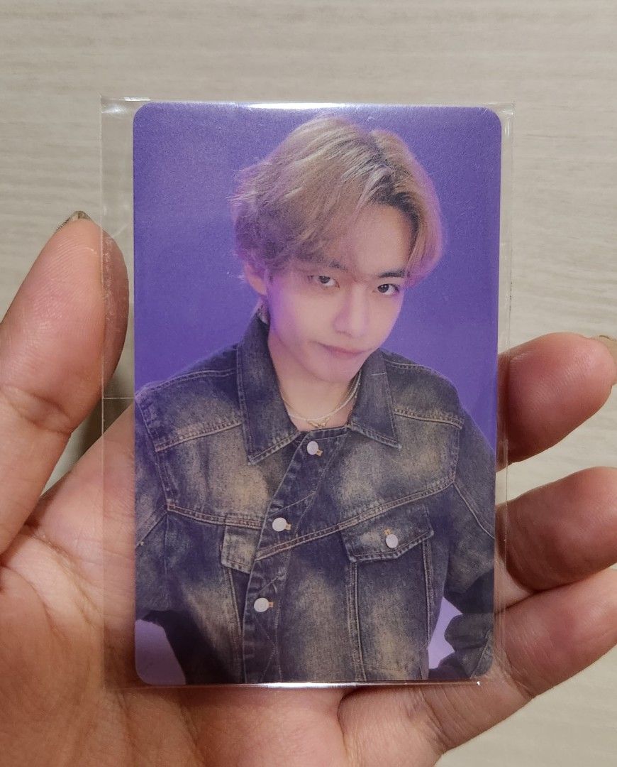 [WTS/WTT] BTS V Layover WVG PVC PC Weverse Global PVC POB, Hobbies ...