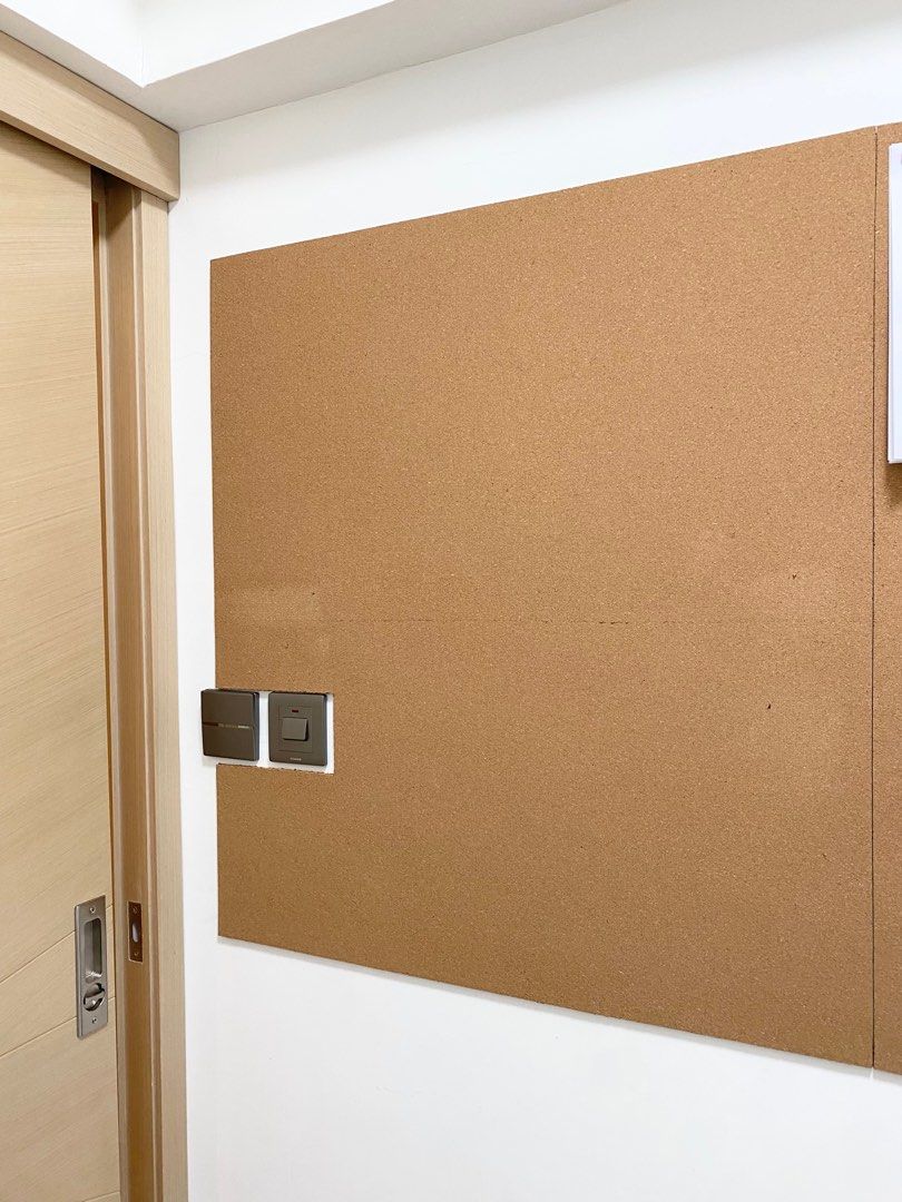 貼牆水松木記事板 Cork board pinboard, 傢俬＆家居, 其他, 家居改善及收納用品 - Carousell