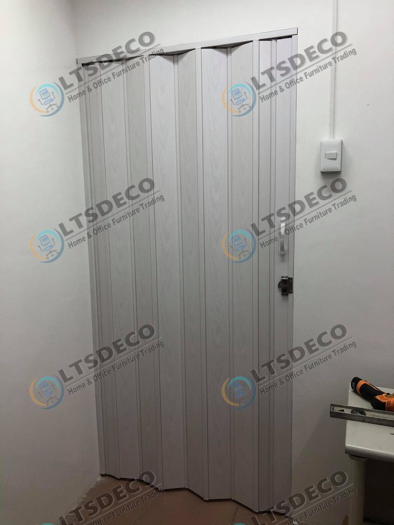 ACCORDION OFFICE PARTITION, Furniture & Home Living, Office Furniture & Fixtures on Carousell