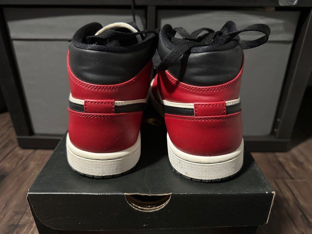 Air Jordan 1 Mid Chicago Black Toe, Men's Fashion, Footwear, Sneakers ...