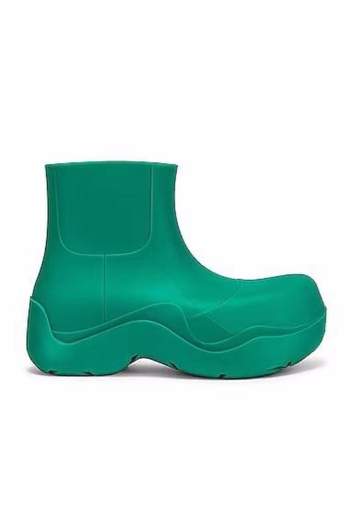 BOTTEGA VENETA PUDDLE BOOTS, Men's Fashion, Footwear, Boots on Carousell