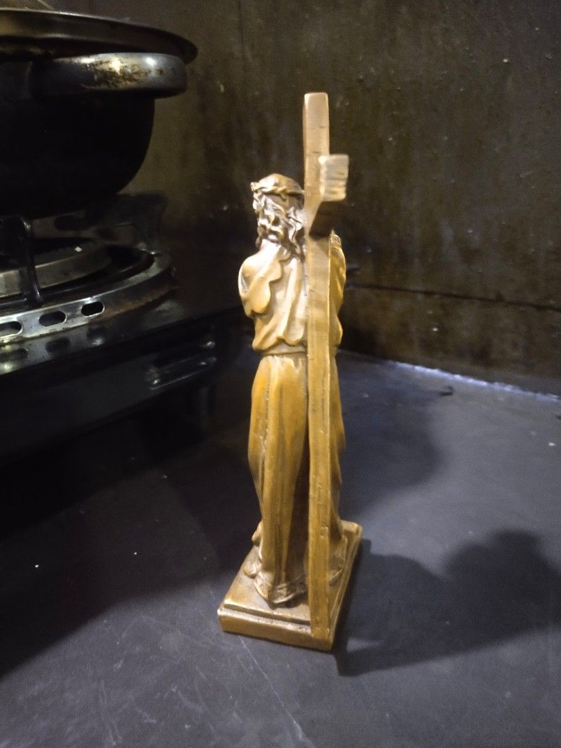 Brass Jesus carrying cross statue display, Hobbies & Toys, Memorabilia ...