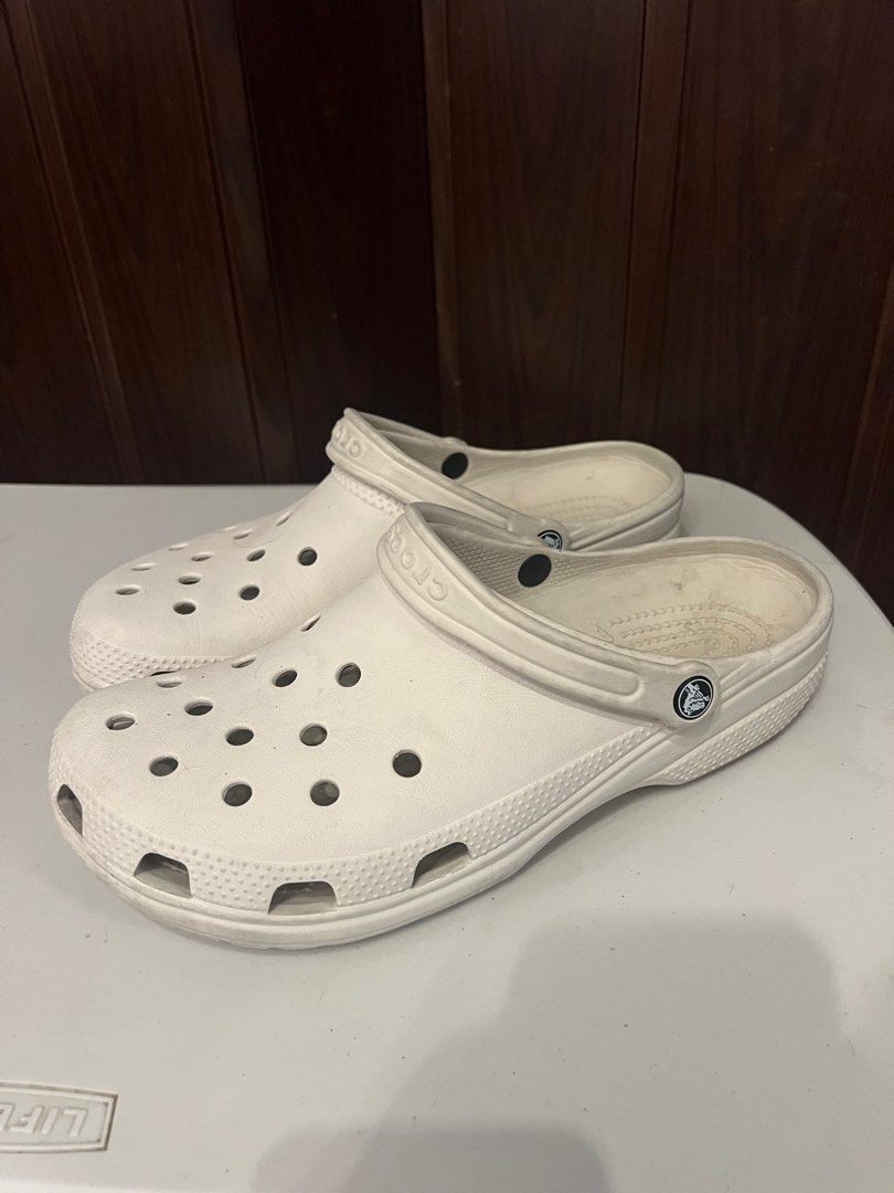 Crocs Stucco classic clogs, Men's Fashion, Footwear, Slippers & Slides on Carousell