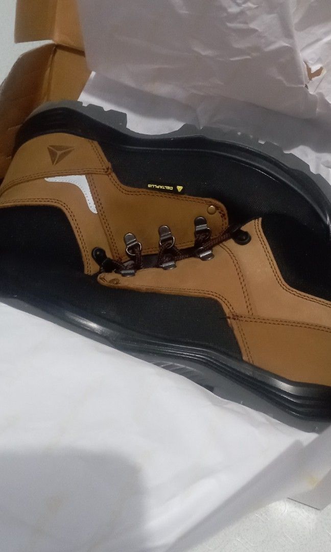 Delta Plus Safety Shoes Gobi S3 SRC, Announcements on Carousell