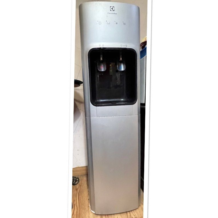 Dispenser listrik Electrolux galon bawah, Kitchen & Appliances di Carousell