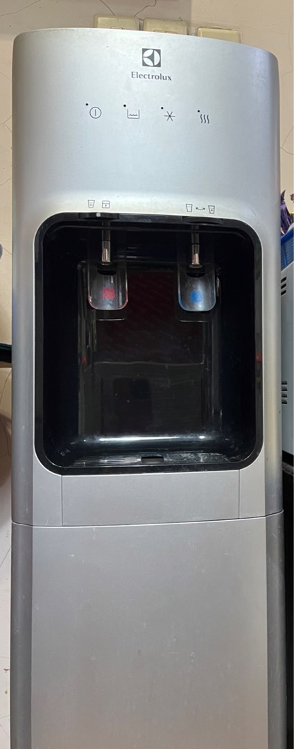 Dispenser listrik Electrolux galon bawah, Kitchen & Appliances di Carousell