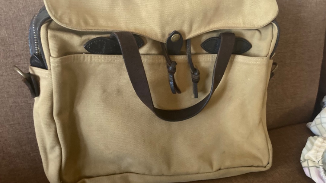 RUSH - Filson, Men's Fashion, Bags, Briefcases on Carousell