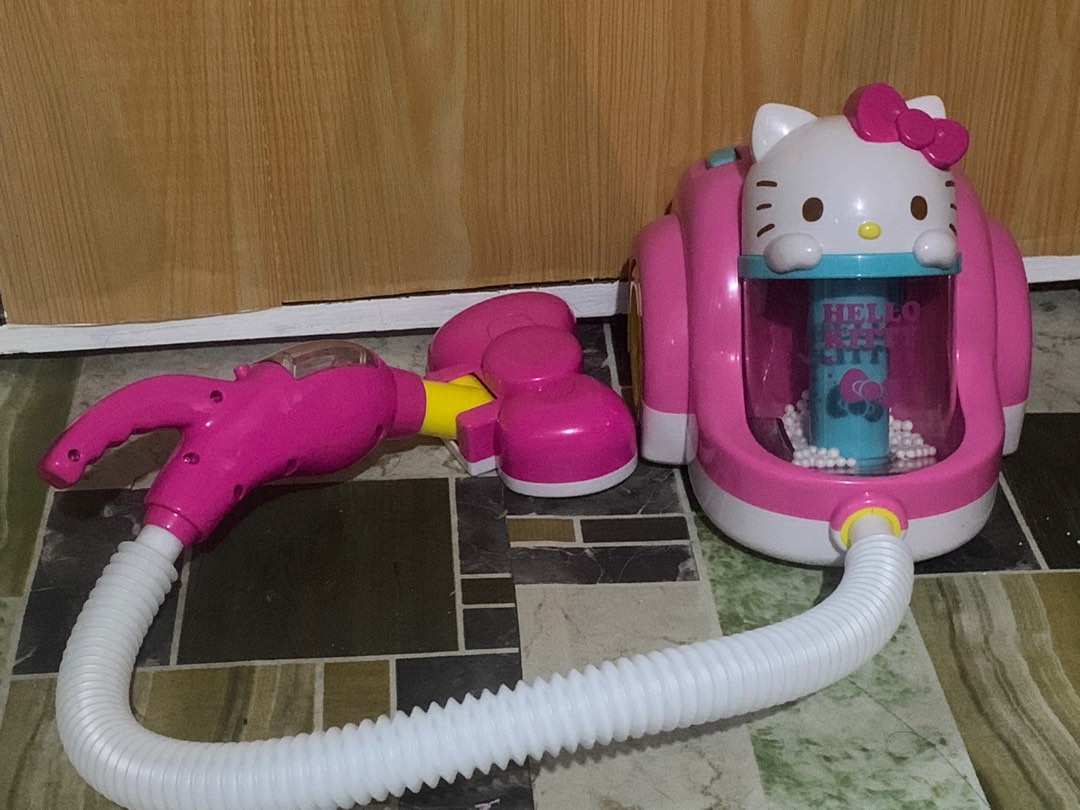 Hello Kitty Mom and together! Round and round cyclone cleaner, Hobbies ...