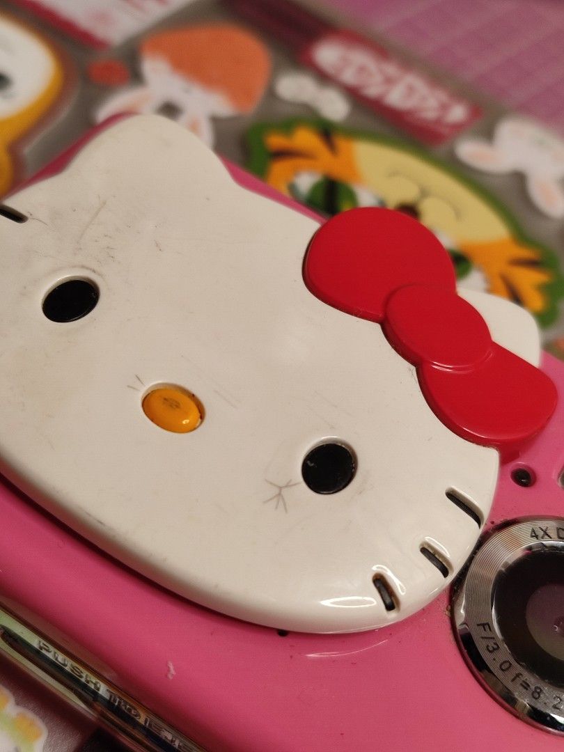 Hello Kitty Sanrio Digital Camera, Photography, Cameras on Carousell