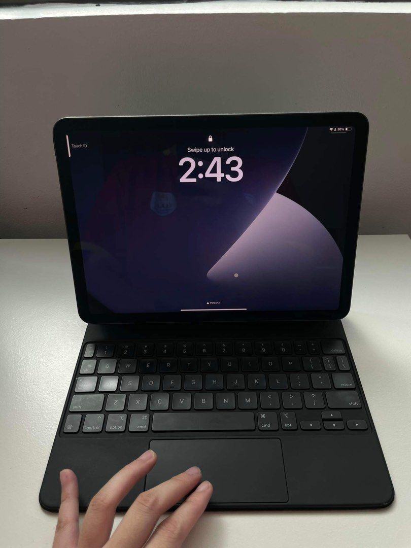 Ipad air 5 with smart keyboard, Mobile Phones & Gadgets, Tablets, iPad ...