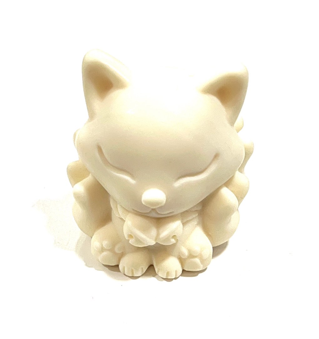 Ivory Nine Tailed Fox Display, Women's Fashion, Jewelry & Organisers ...