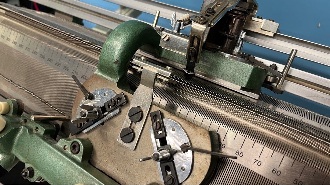 Manual v-bed knitting machine, Hobbies & Toys, Stationery & Craft ...