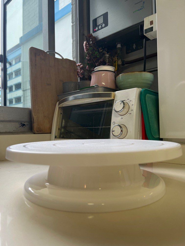 Plastic Cake Turntable, Furniture & Home Living, Kitchenware ...
