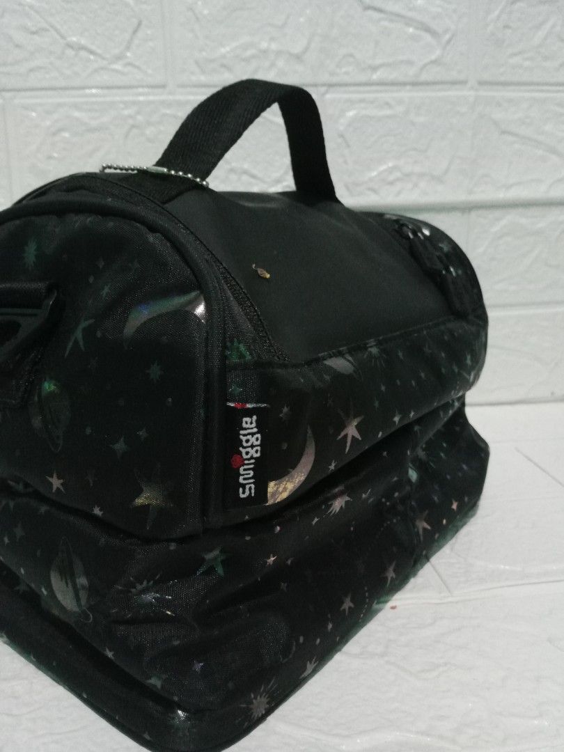 Smiggle lunch box, Barang Mewah, Tas & Dompet di Carousell