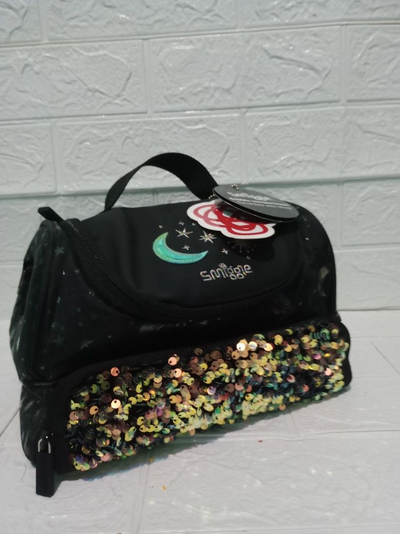 Smiggle lunch box, Barang Mewah, Tas & Dompet di Carousell