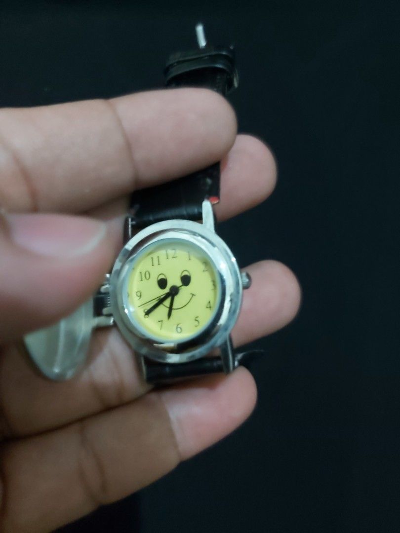 Smile watch, Fesyen Pria, Jam Tangan di Carousell