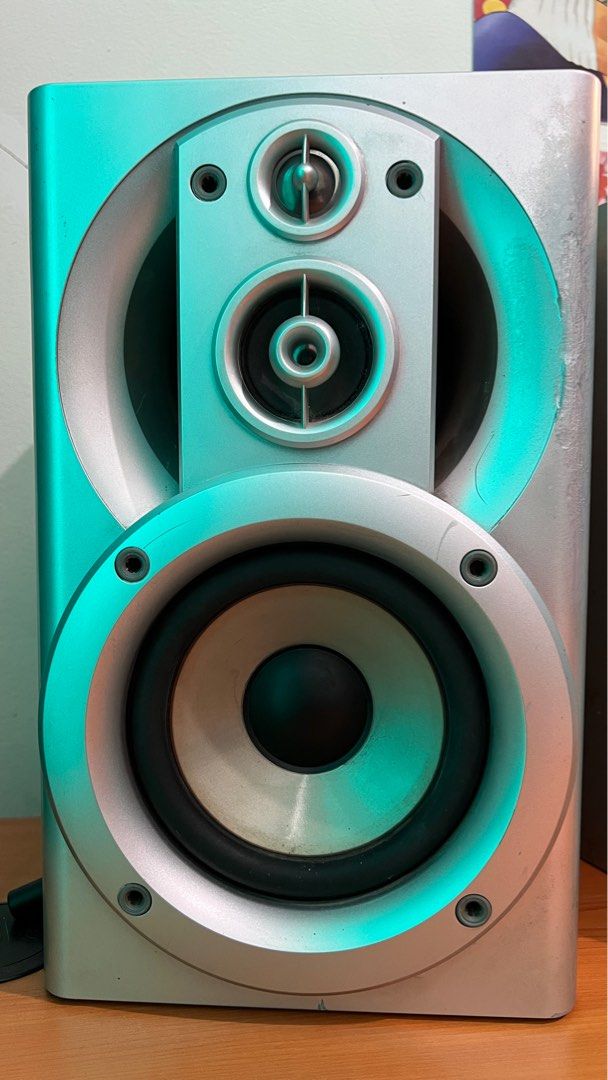 Vintage JVC 3 Way Speaker, Musik & Media, CD, DVD & Lainnya di Carousell