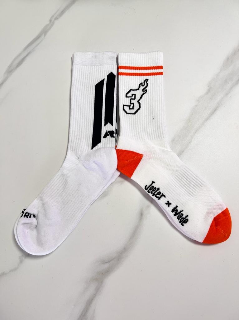 特價 - 現貨歐美潮中筒襪 cool crew socks- (Size: 23 - 26 cm) $5/1, 女裝, 手錶及配件, 襪褲襪 - Carousell