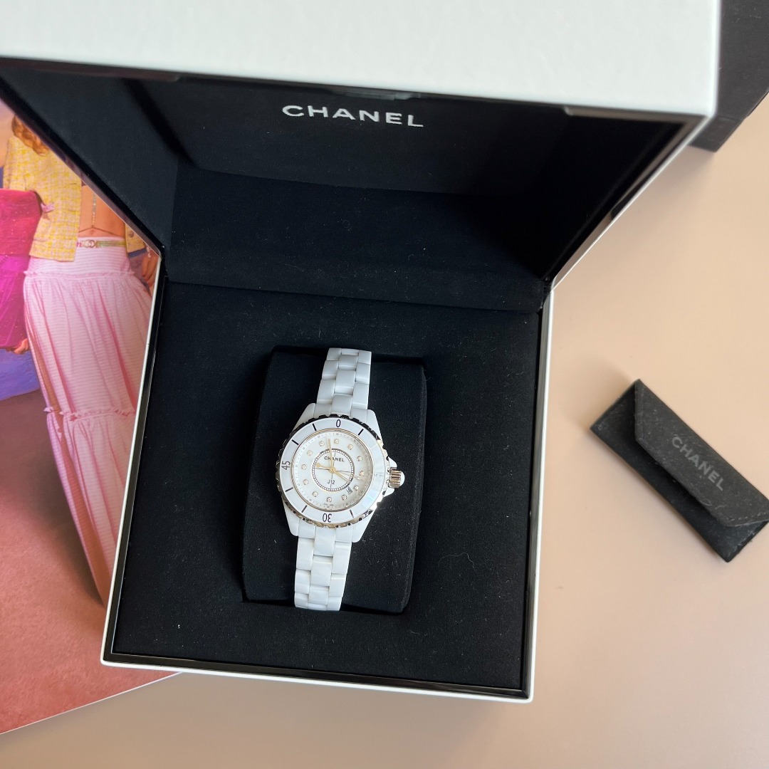 ::CHANEL:: J12 H5703白陶瓷12鑽, 她的時尚, 手錶及配件, 手錶在旋轉拍賣