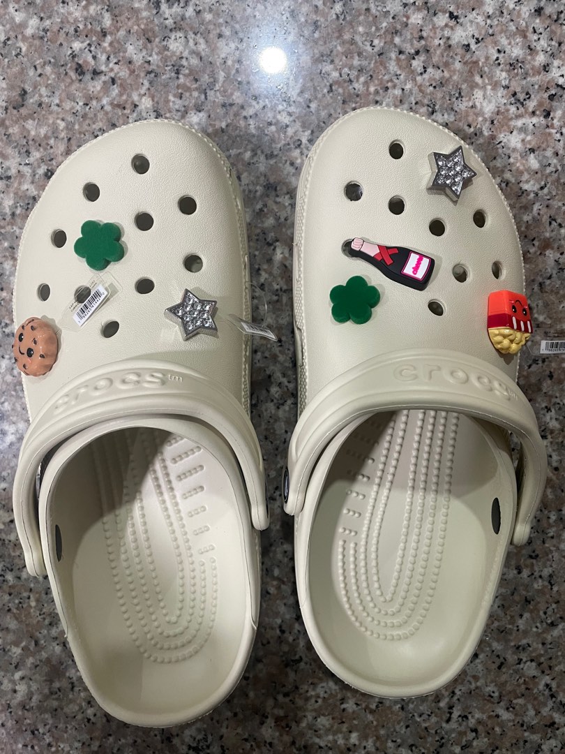 Crocs , Men's Fashion, Footwear, Flipflops and Slides on Carousell