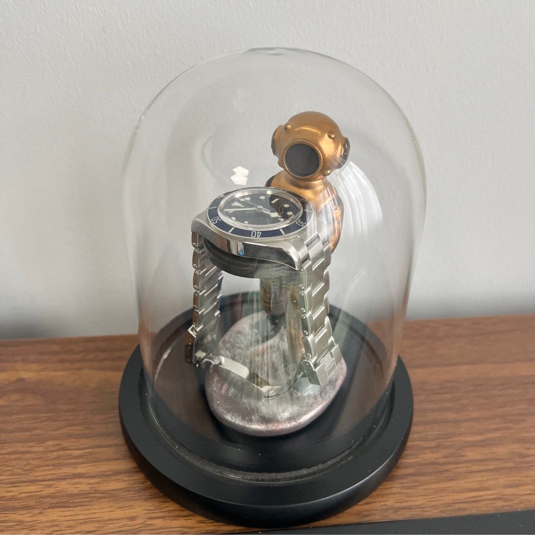 Diver Watch Stand (with Glass Cover), Men's Fashion, Watches ...