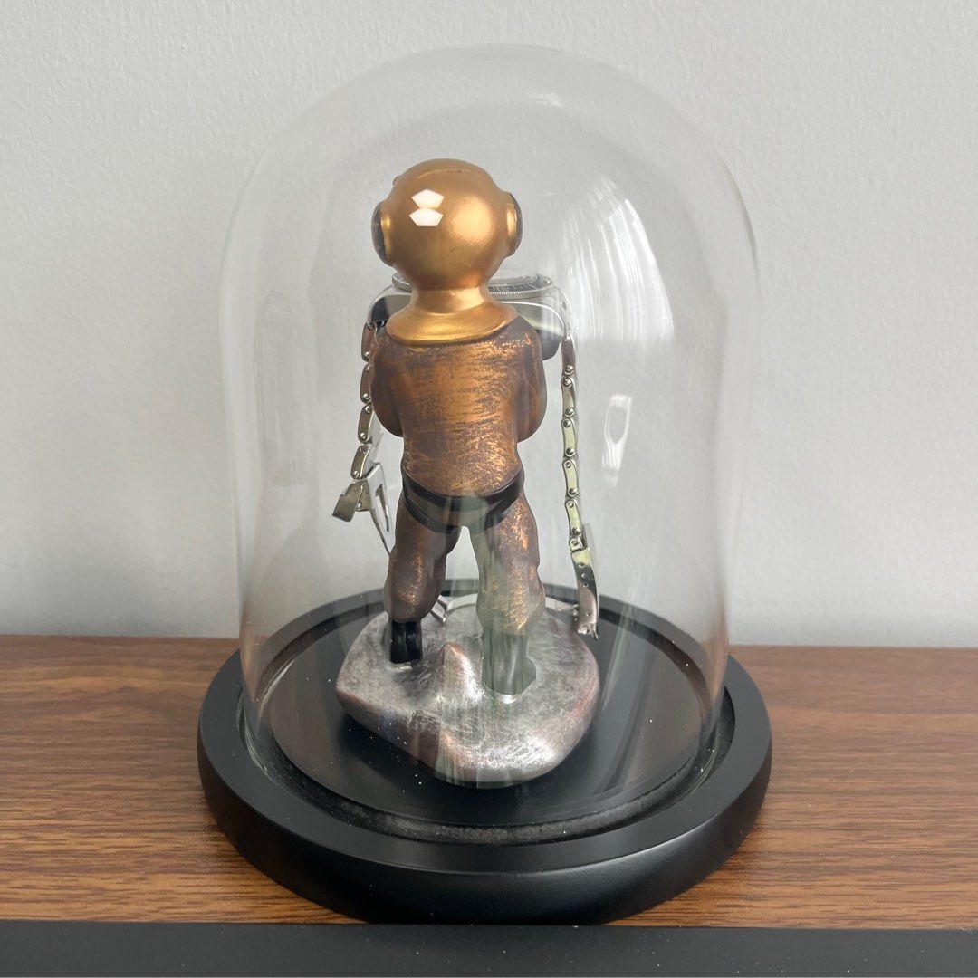 Diver Watch Stand (with Glass Cover), Men's Fashion, Watches ...