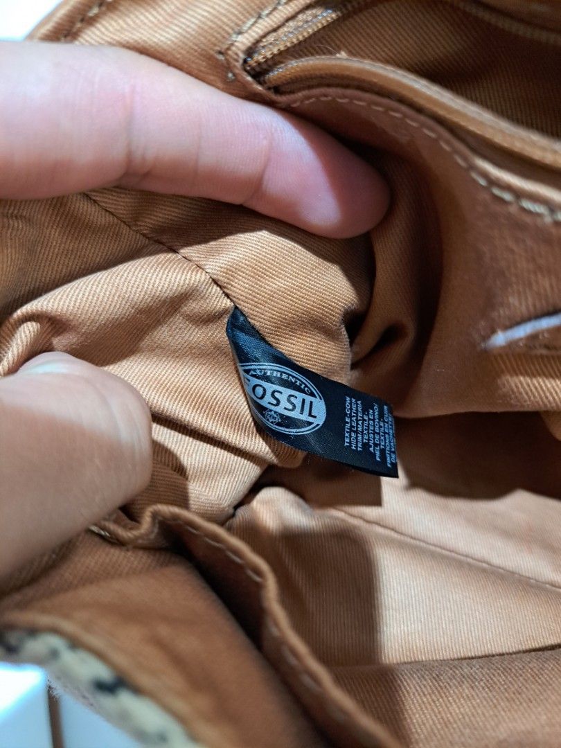 Fossil Flap Sling/Crossbody Bag, Luxury, Bags & Wallets on Carousell
