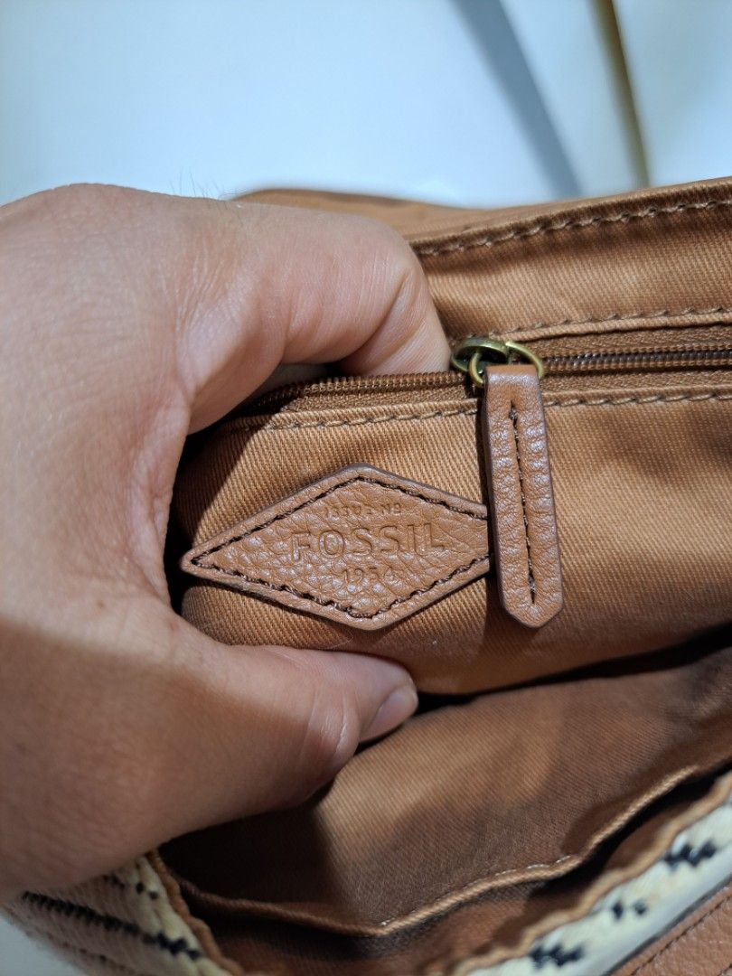 Fossil Flap Sling/Crossbody Bag, Luxury, Bags & Wallets on Carousell