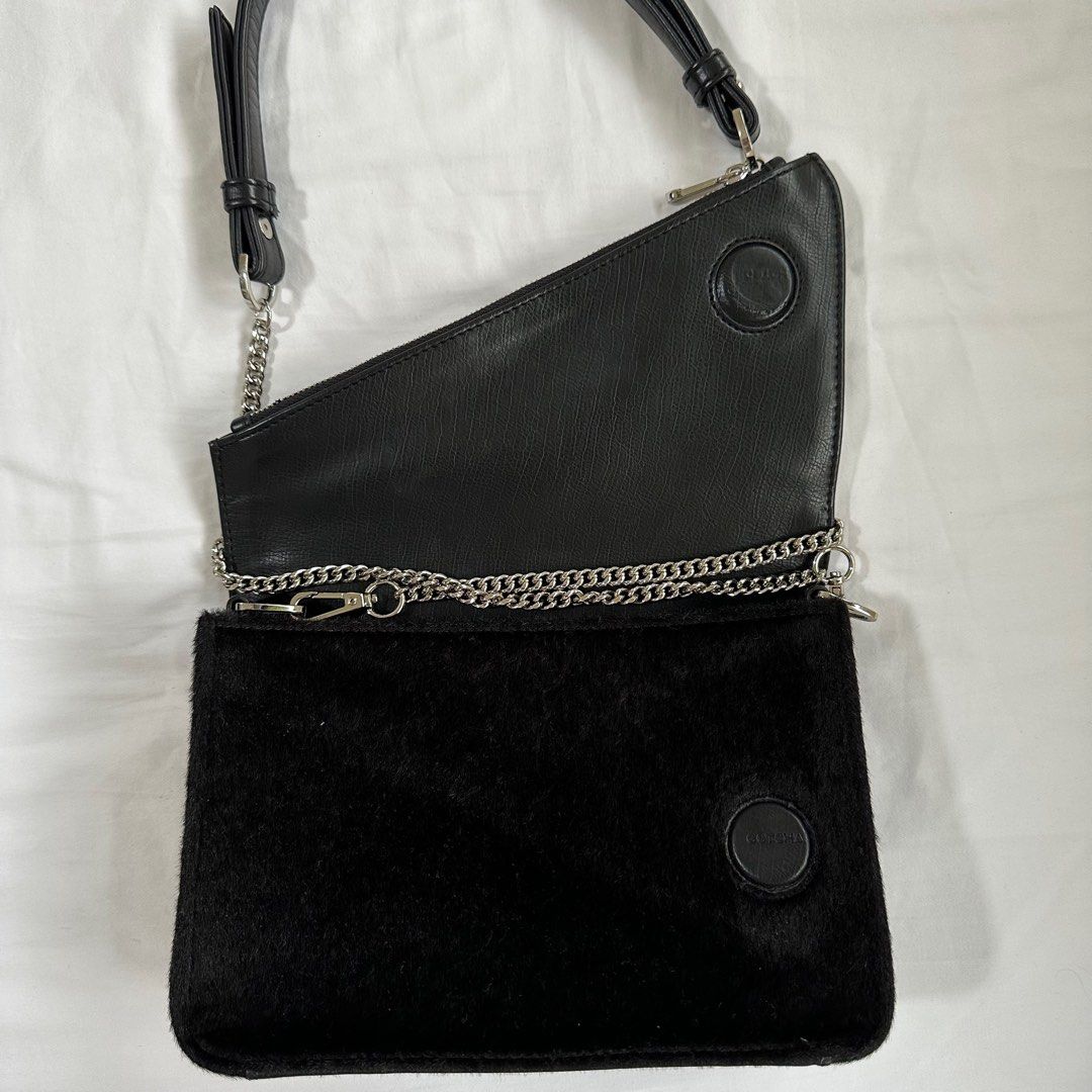 GOTCHA black leather hand/sling bag, Women's Fashion, Bags & Wallets ...
