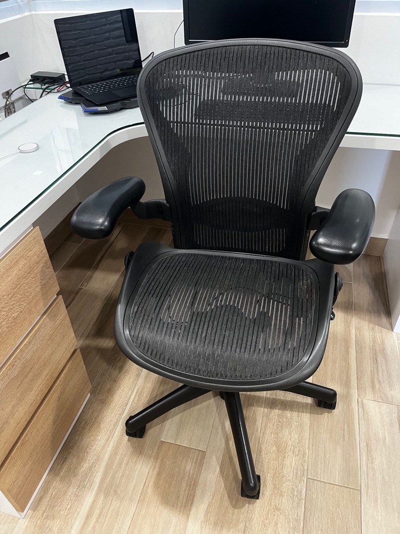 Herman Miller Aeron classic chair size B, Furniture & Home Living ...