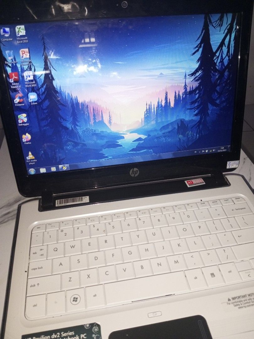 Laptop HP Pavilion warna putih untuk kebutuhan sekolah & kerja. Mulus ...