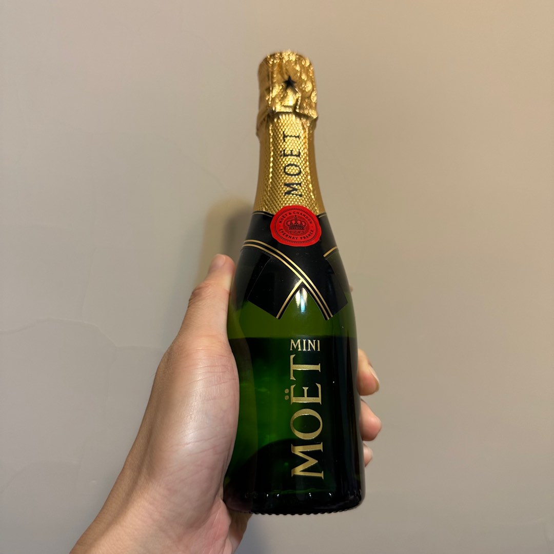 Mini Moët & Chandon Imperial Champagne 200ml, 嘢食 & 嘢飲, 酒精飲料 - Carousell