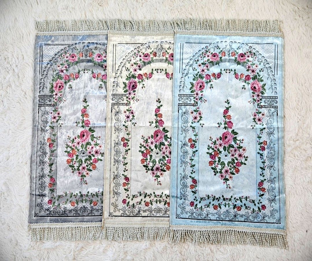 Mini Prayer Mat, Women's Fashion, Muslimah Fashion, Prayer Sets on ...