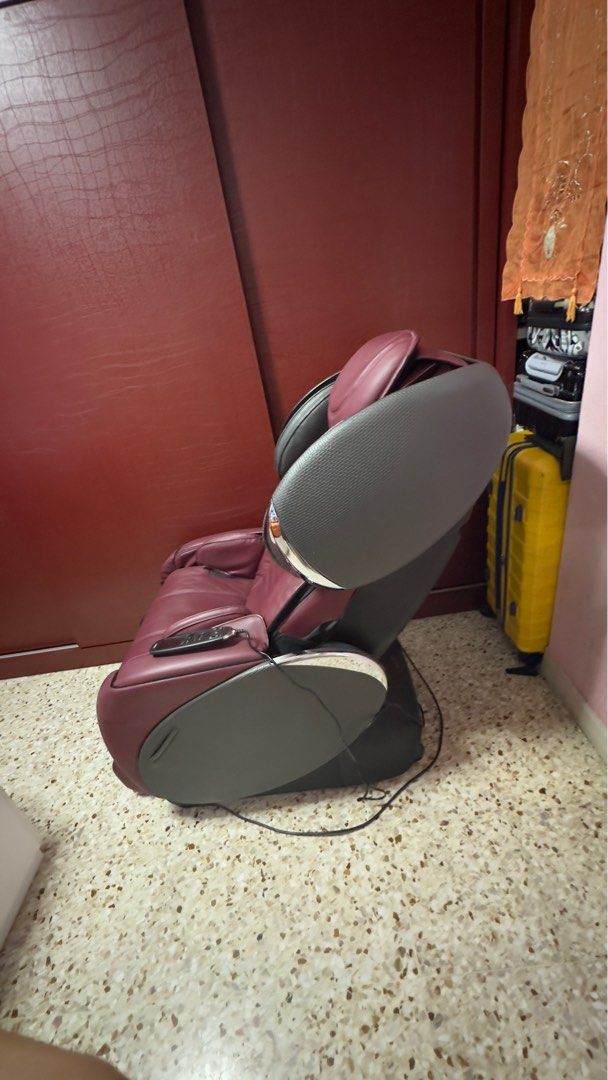 Osim Massage Chair, Furniture & Home Living, Furniture, Chairs on Carousell