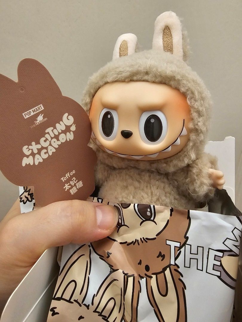 popmart labubu 心動馬卡龍系列 exciting macaroon toffee 太妃糖糖, 興趣及遊戲, 玩具 & 遊戲類 ...