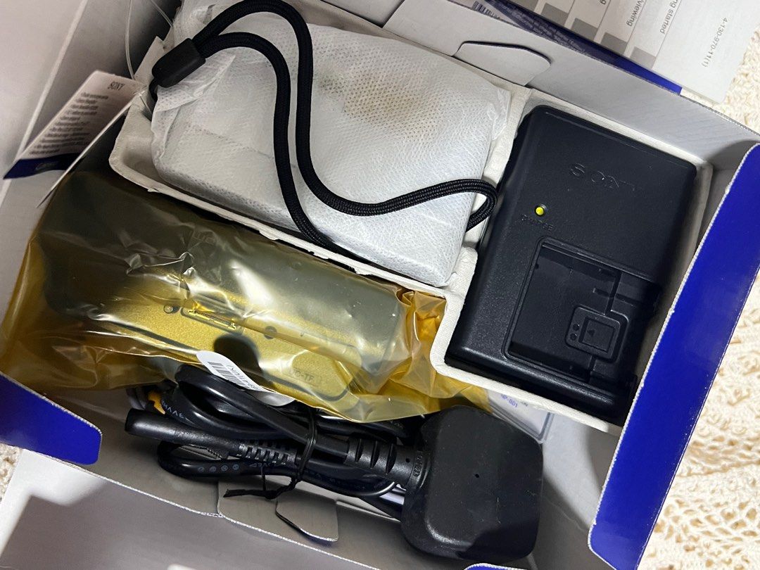 *RARE* Sony Cybershot DSC T900 Full Set, Photography, Cameras on Carousell