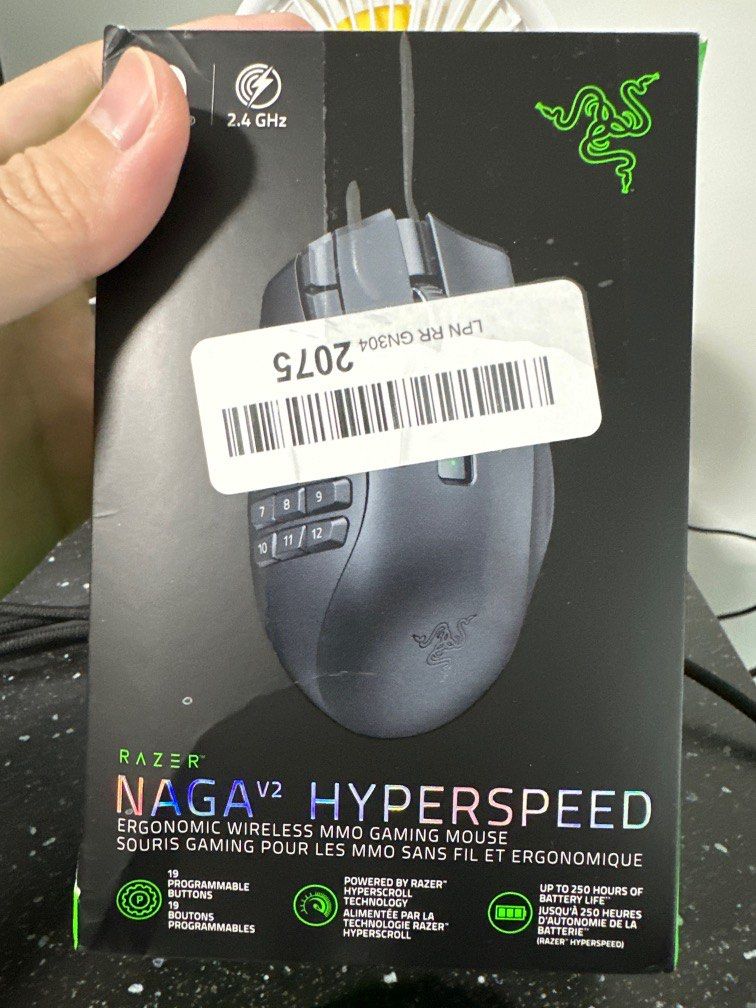 Razer Naga V2 HyperSpeed - Ergonomic Wireless MMO Gaming Mouse with 19 Programmable Buttons ...