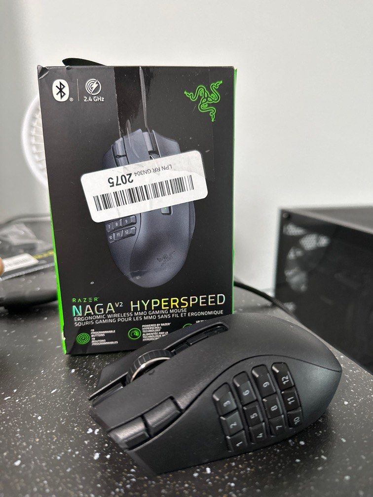 Razer Naga V2 HyperSpeed - Ergonomic Wireless MMO Gaming Mouse with 19 ...
