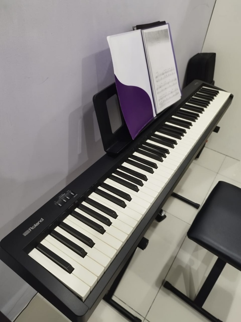Roland FP10 (Lightly used), Hobbies & Toys, Music & Media, Musical ...
