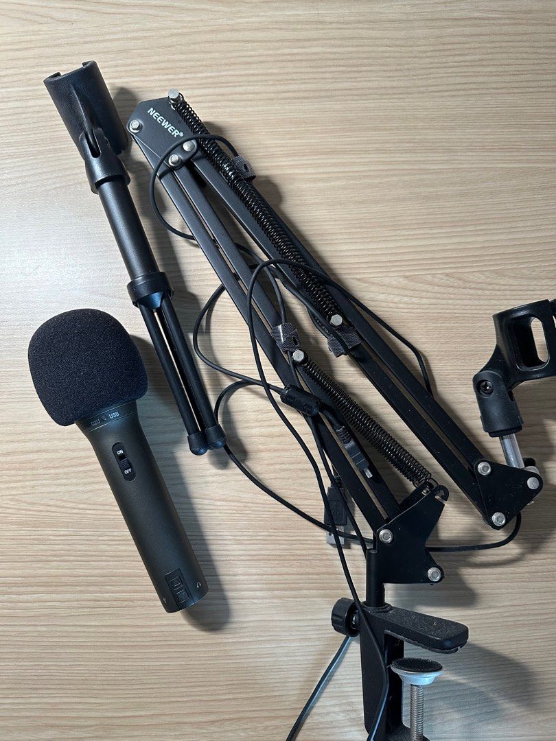 Samson Q2U podcast microphone with boom arm and desk clamp, Audio ...
