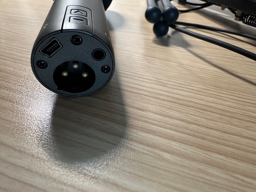 Samson Q2U podcast microphone with boom arm and desk clamp, Audio ...